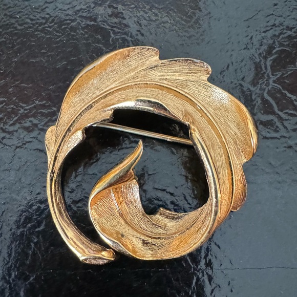 Monet | Jewelry | Monet Vintage Signed Round Leaf Brooch | Poshmark